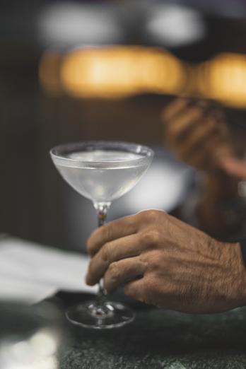 Barceló Sevilla Renacimiento inaugura su Falua Cocktail Club - Revista ...