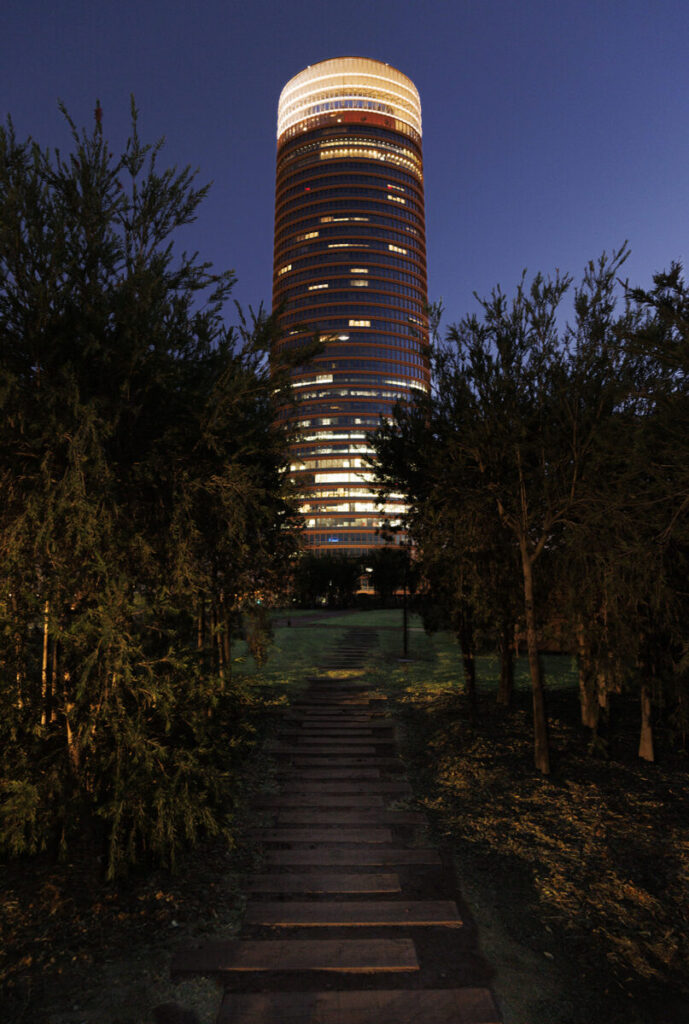 Vithas abre en Nervión su nuevo centro médico con 27 especialidades ...