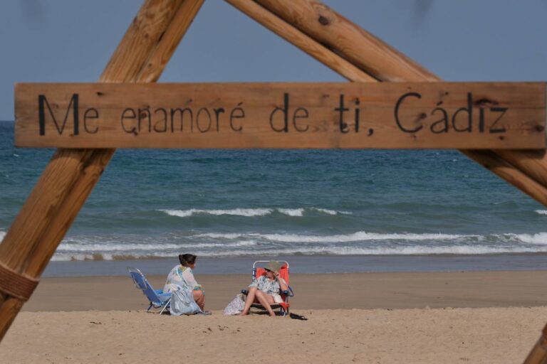 Andalucía cerró en 2025 el mejor año turístico de su historia: 37,9 ...